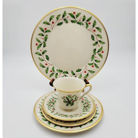 Lenox | Dining | Lenox Holiday 5 Pc Place Setting 24k Gold Rim Holly ...